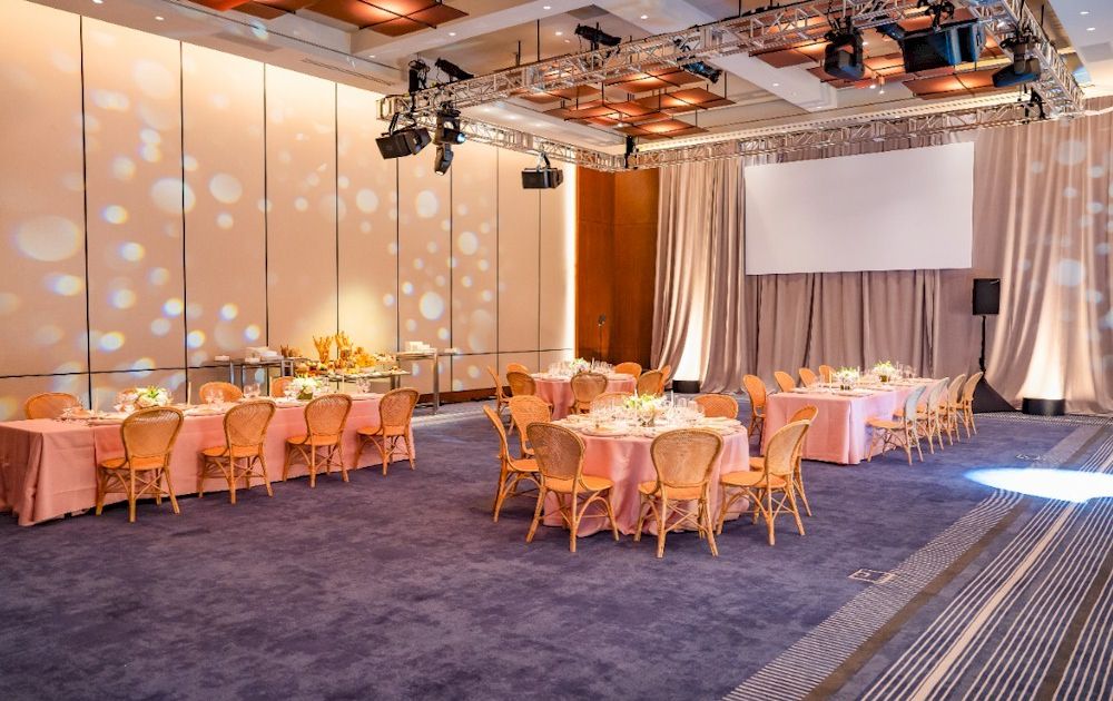 How to Provide Adaptive Meeting Spaces to Guests in All Verticals ...